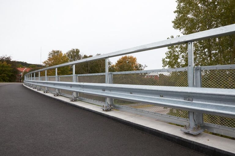 Safety barriers and parapets - Nordic Road Safety